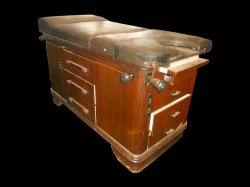 Vintage Doctor's Examination Table | zapprops