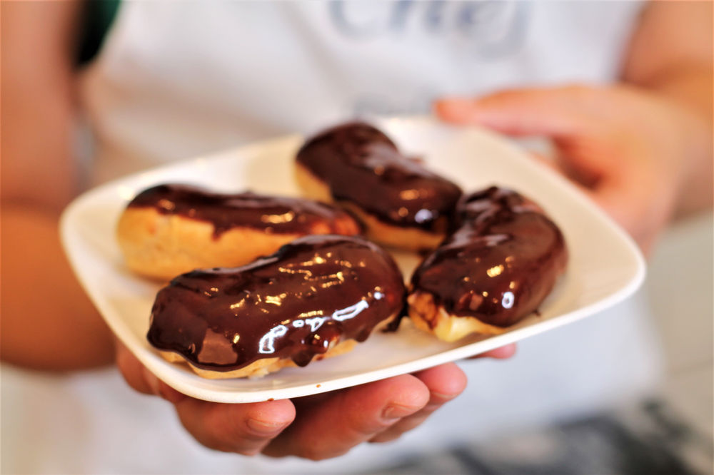 Classic French pastry. Mini éclairs. (VIDEO)