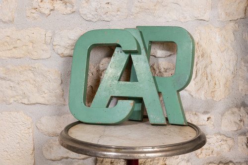 3 anciennes lettres A R C en bois peint | Olive & Bassett