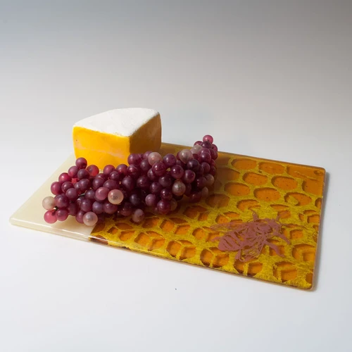 Kiku Handmade Honeybee 11" Cheese Plate | The Cork And Board