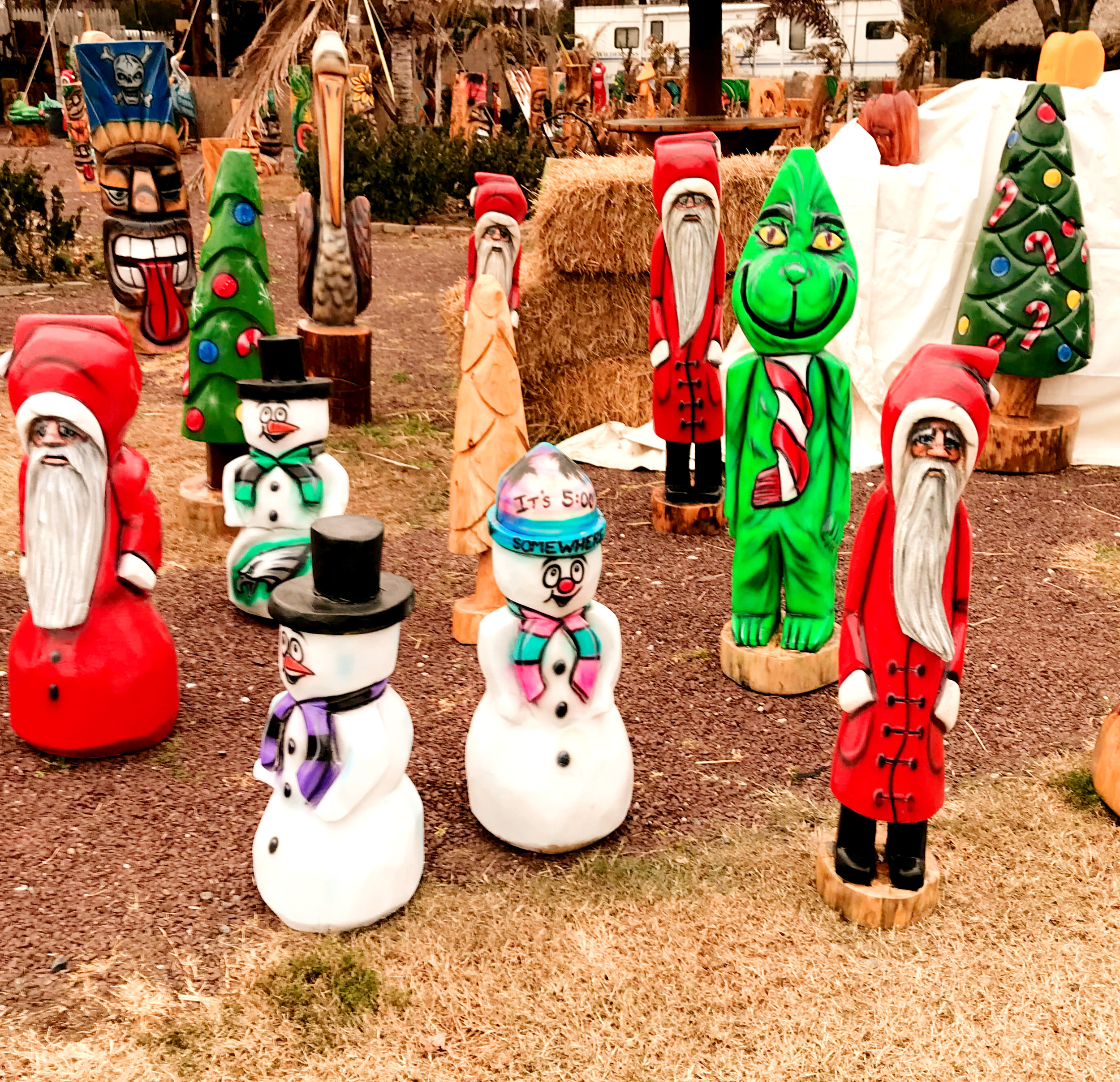 Holiday Themed Chainsaw Carvings Photos | Tiki Murph