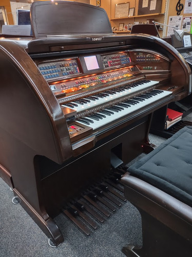 Lowrey Rhapsody | kathys-happy-organs