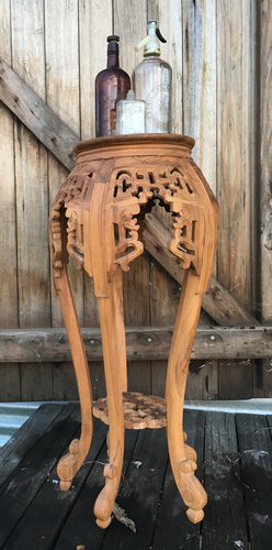 CARVED TIMBER STAND | heartwoodhire