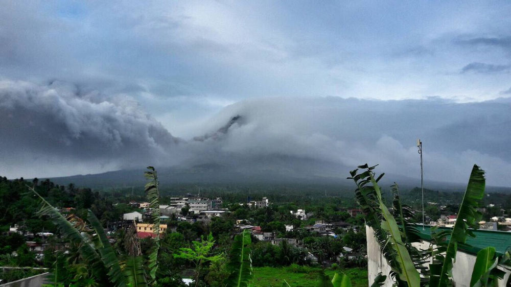 Signs of Impending Volcanic Eruption