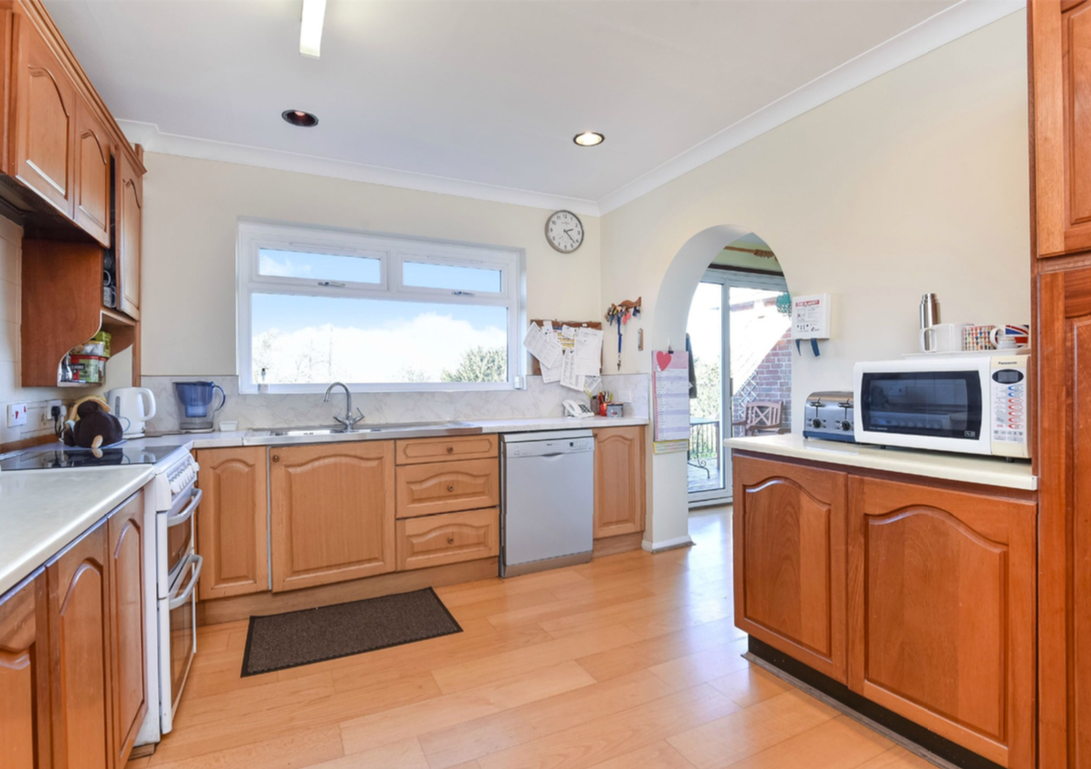 Open Plan Kitchen with Solid Oak Tresses