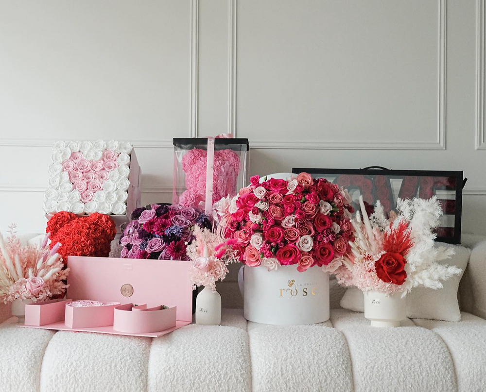 Giving Flowers Meaning Guide: Symbolism & Etiquette