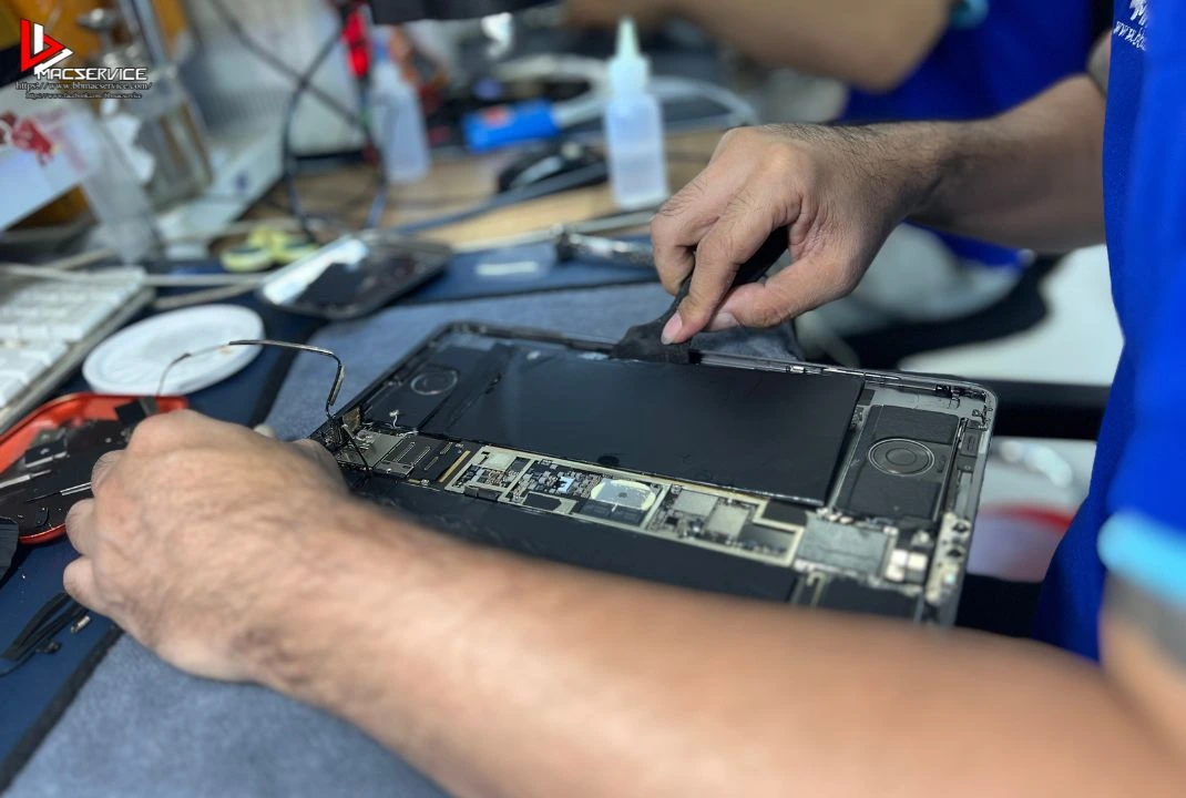 iPad Pro 12.9 นิ้ว Gen 4 ปี 2020 A2229 เปลี่ยนแบตเตอรี่