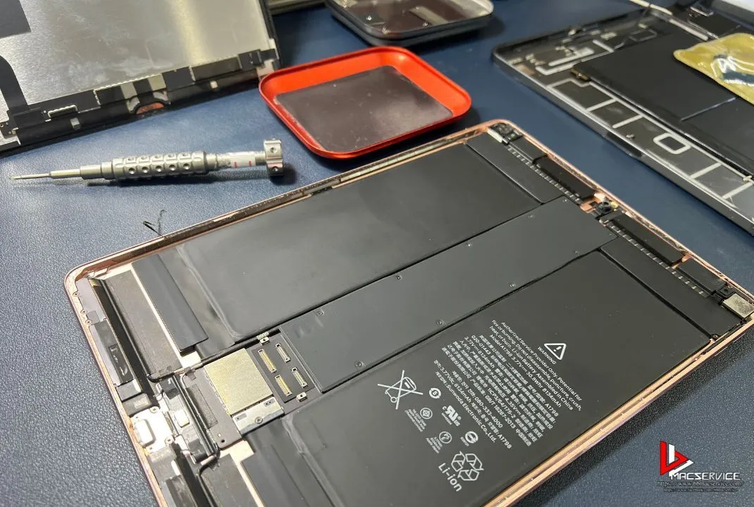 ไอแพดโปร 10.5 นิ้ว ปี 2017 A1701 A1709 A1852 เปิดไม่ติด ชาร์จไม่เข้า ...