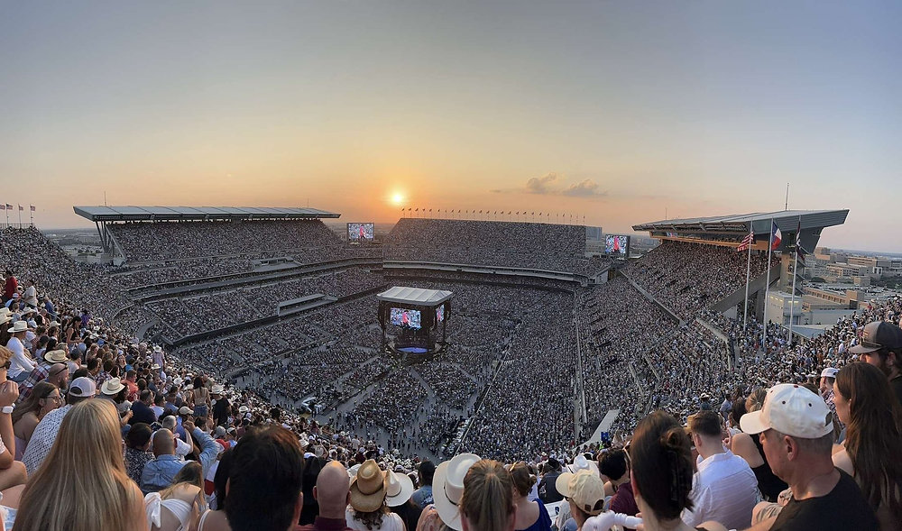 Strait concert breaks record