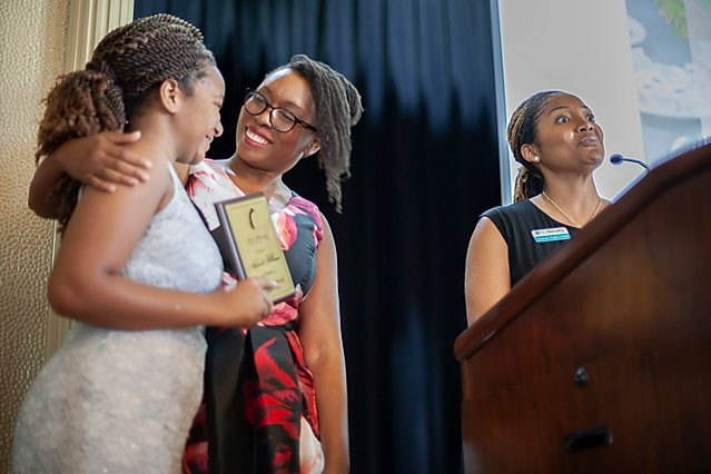 MIRROR Award | Real Images, Inc.