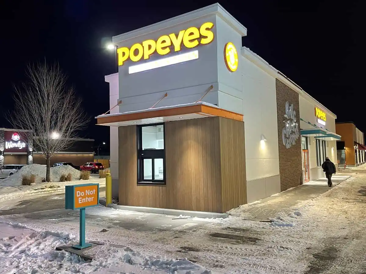 guide-to-choosing-a-storefront-LED-sign
