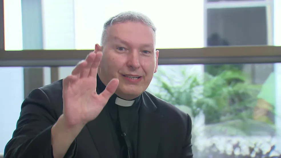 Do susto aos músculos: empurrão no altar fez Padre Marcelo Rossi mudar ...