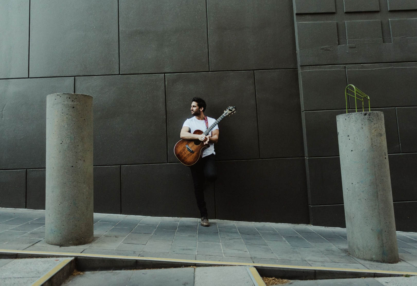 ANDREW ROZEN / Acoustic Wedding Musician + DJ / Melbourne