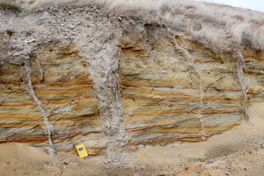 The Tops of Clastic Dikes