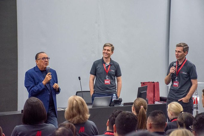 "Trabalhar com prazer é muito bom" diz Galvão Bueno na Convenção do ...