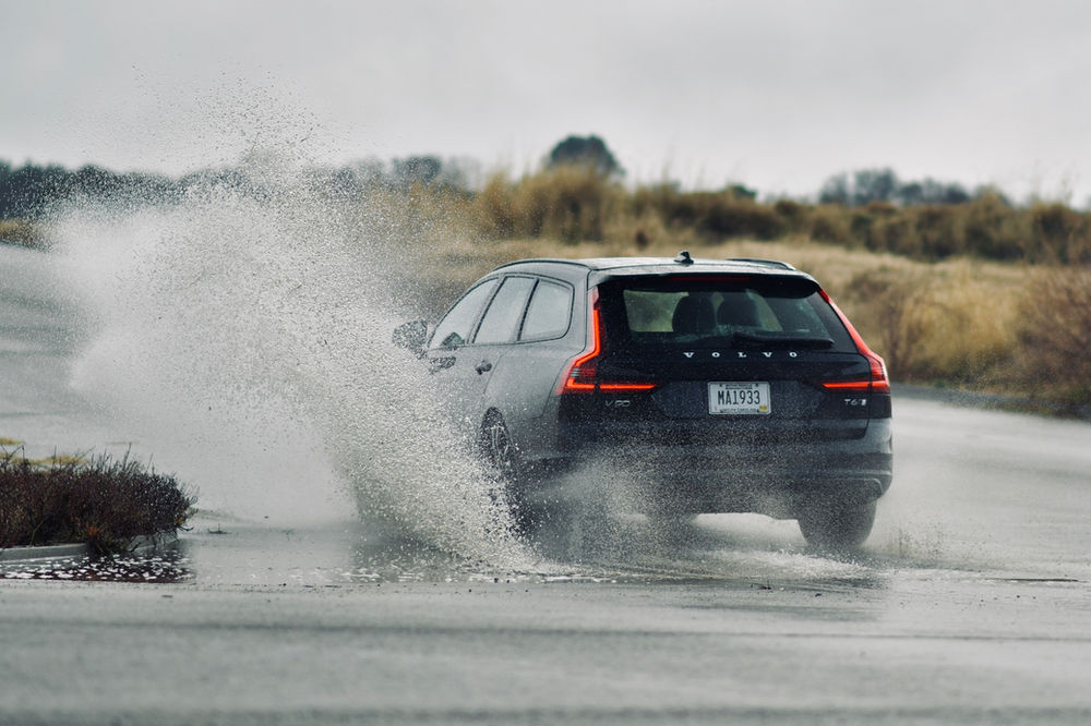 Review: 2021 Volvo V90 T6 R-Design | The Road Beat