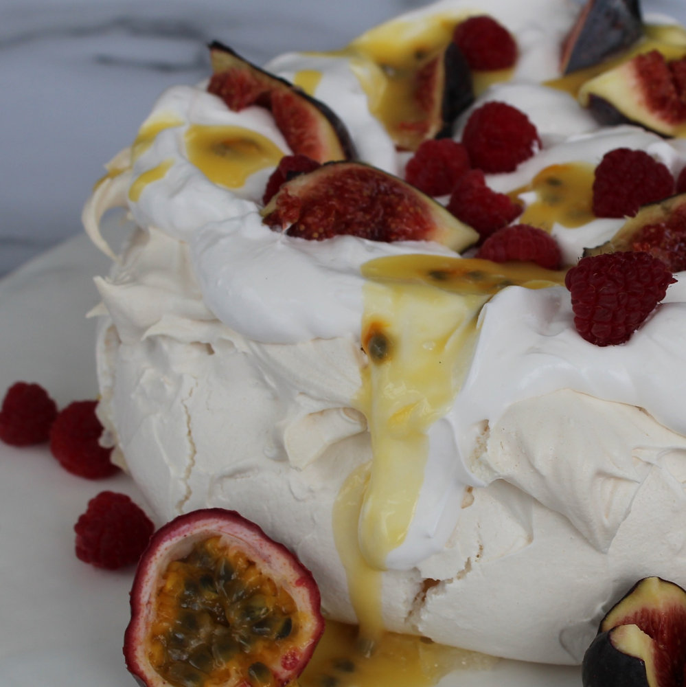 Pavlova with Lemon Curd and Cream