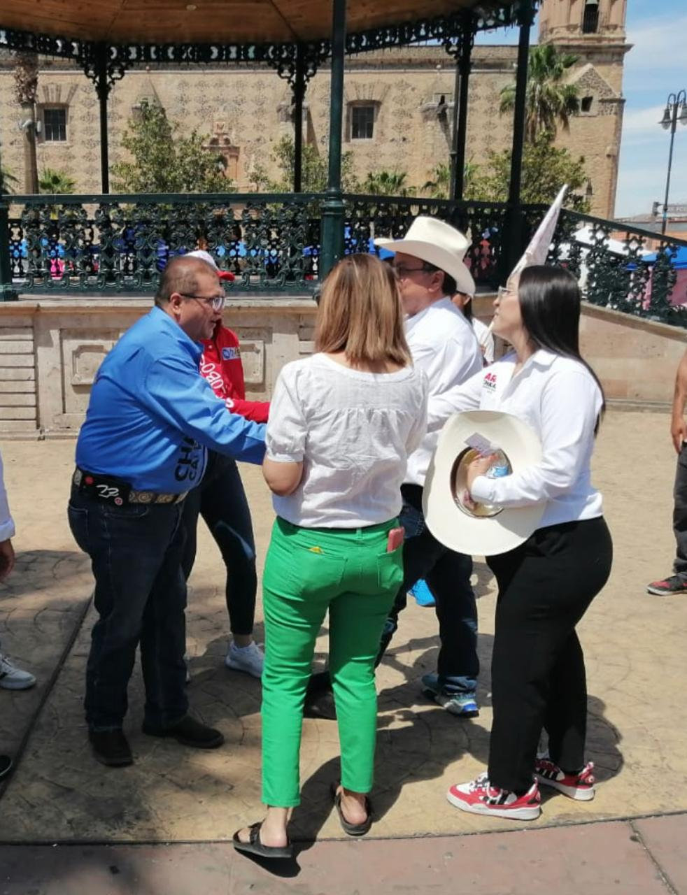 Encuentro fortuito y civilizado entre Otto Valles y Chava Calderón