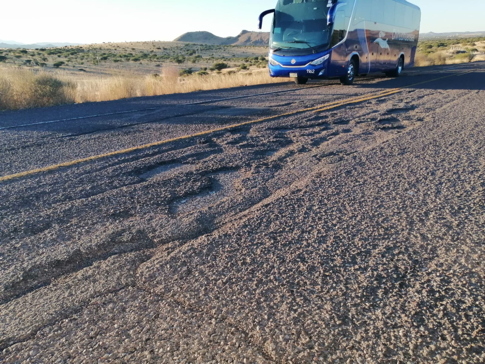 Autoridades tienen abandonada la carretera Parral-Durango