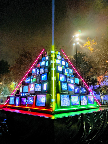 Vintage TV Pyramid | mediapollution
