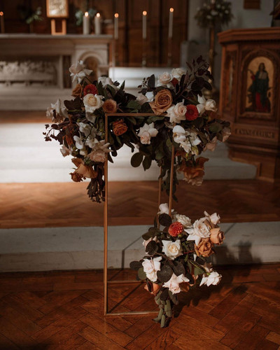 Floorstanding floral riser frame | The Whole Sch Bang