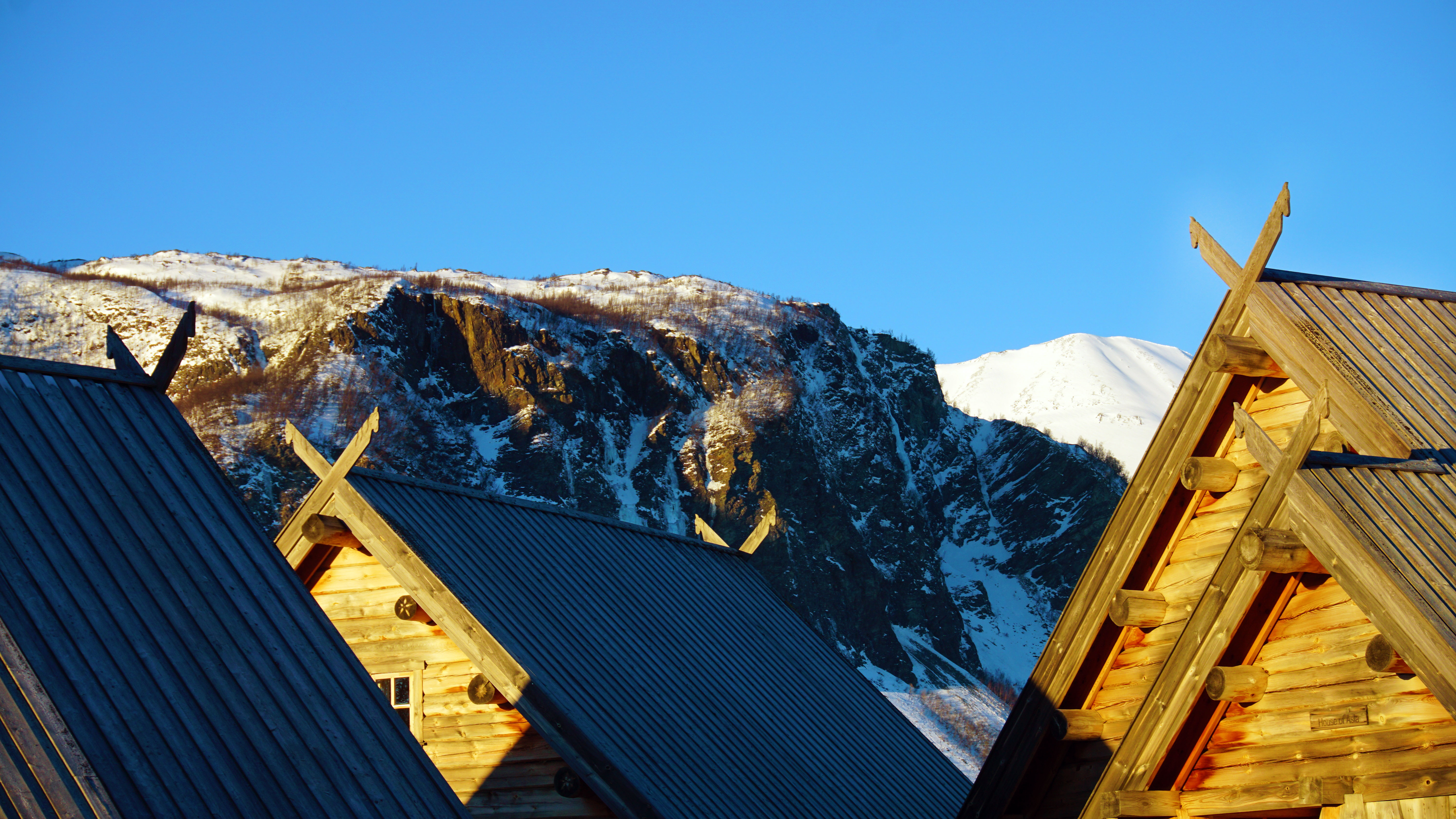 Viking Cabins | Lyngen Alps | Norway