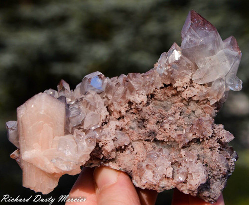 Apophyllite chocolat avec Stilbite | rockmineralvalley
