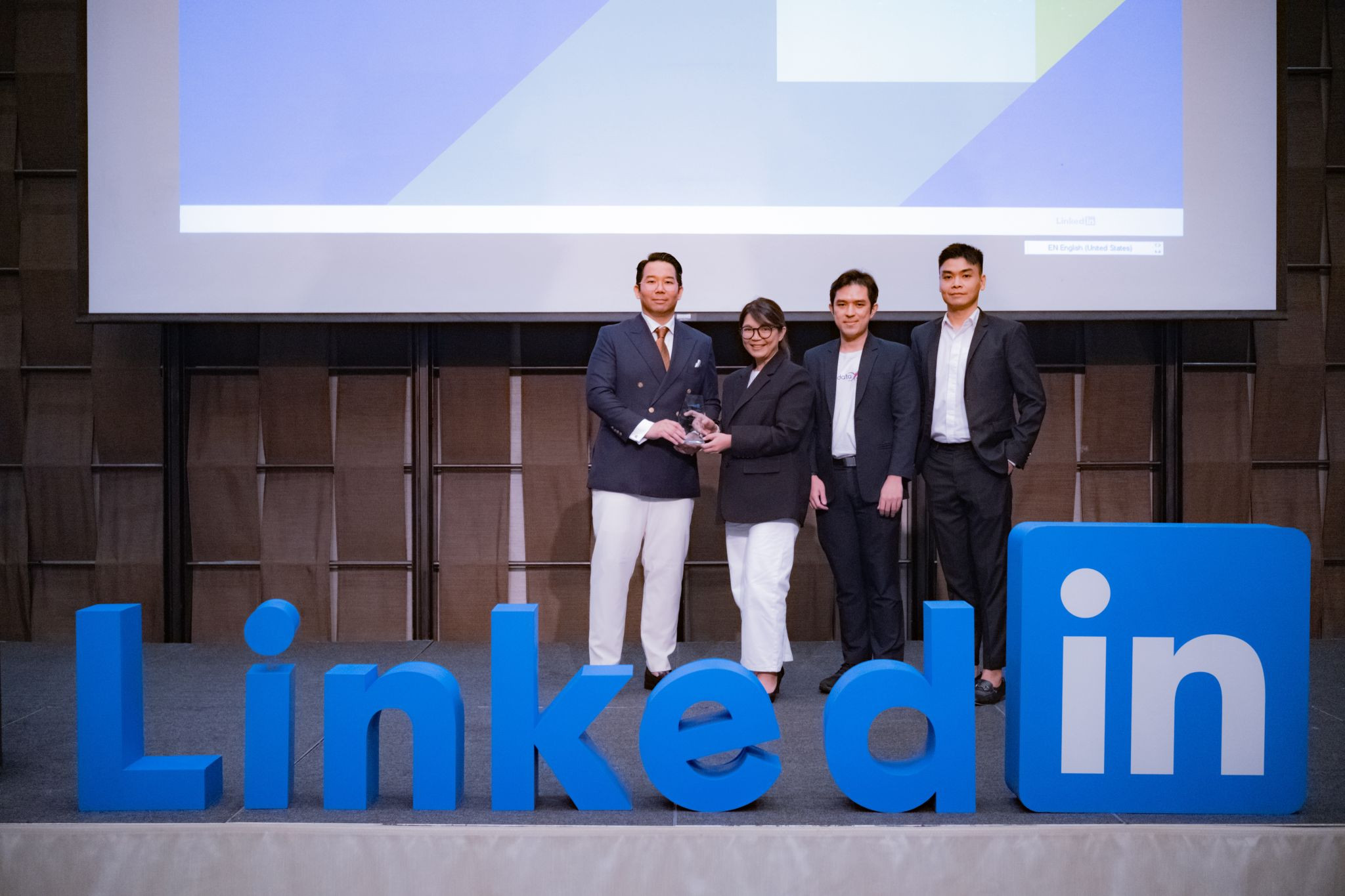 DataX Wins AI Pioneer Award at LinkedIn Talent Awards 2024