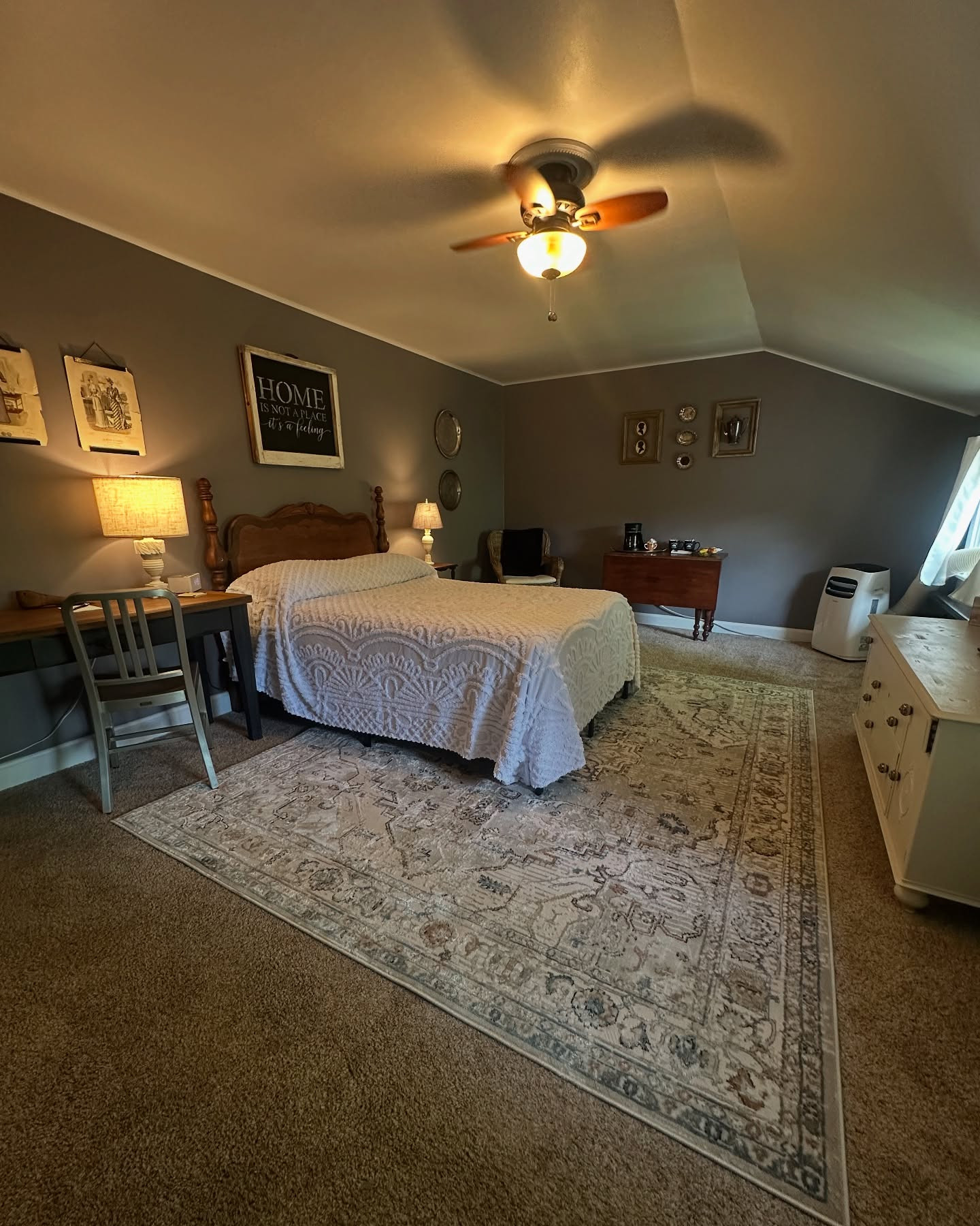 The Dodge Room -Single Night Stay Only |Inns At 8th & Main