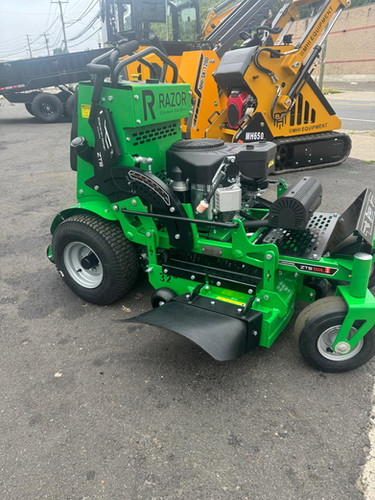 2025 Razor ZTS 32" stander mower | Merit Hardware Inc.