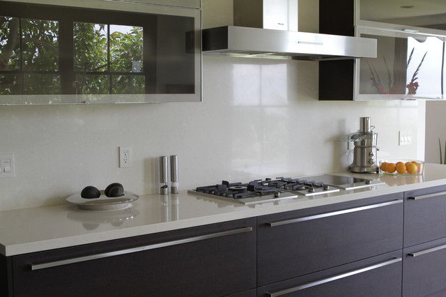 Embracing a Solid Slab Backsplash