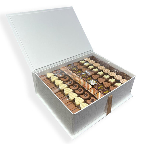 White gift box | Laderach