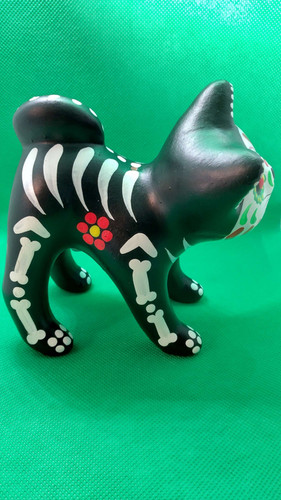 Hand painted cat Peruvian skeleton ceramic. | El Picaflor