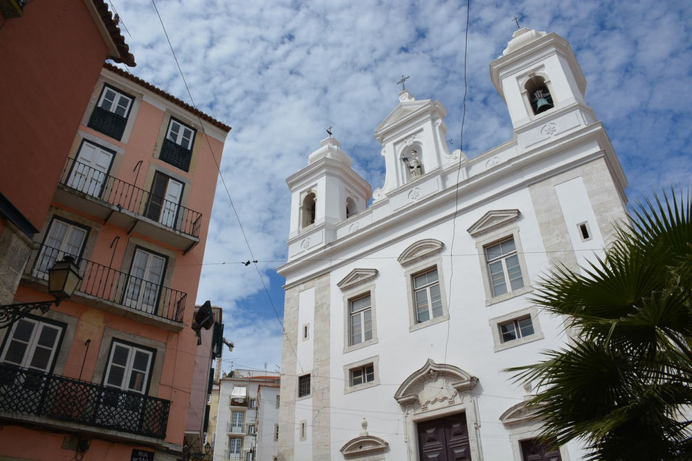 Guide To the Alfama, Lisbon's Oldest Neighborhood