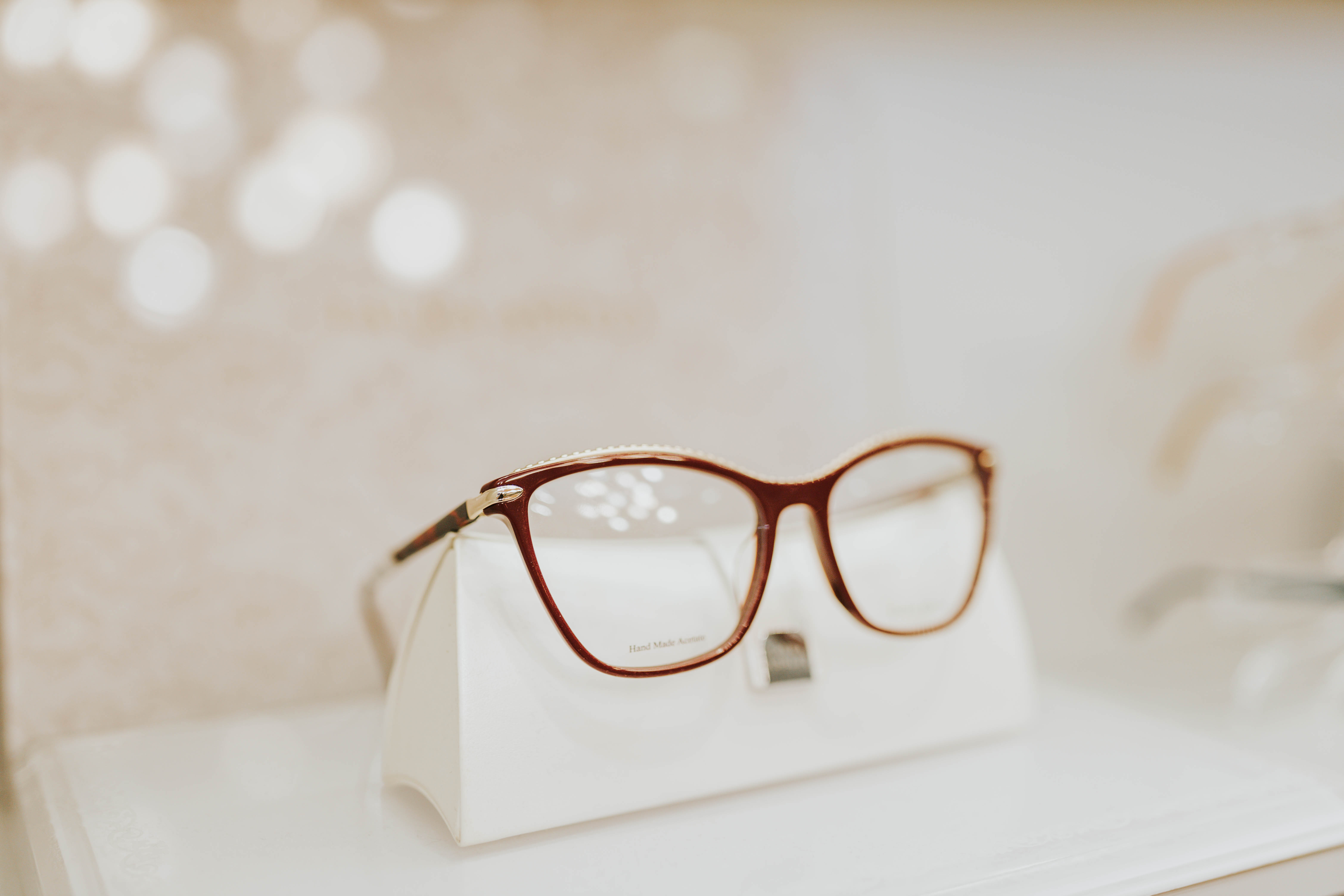 5 Pros And Cons Of Buying Prescription Eyeglasses Online