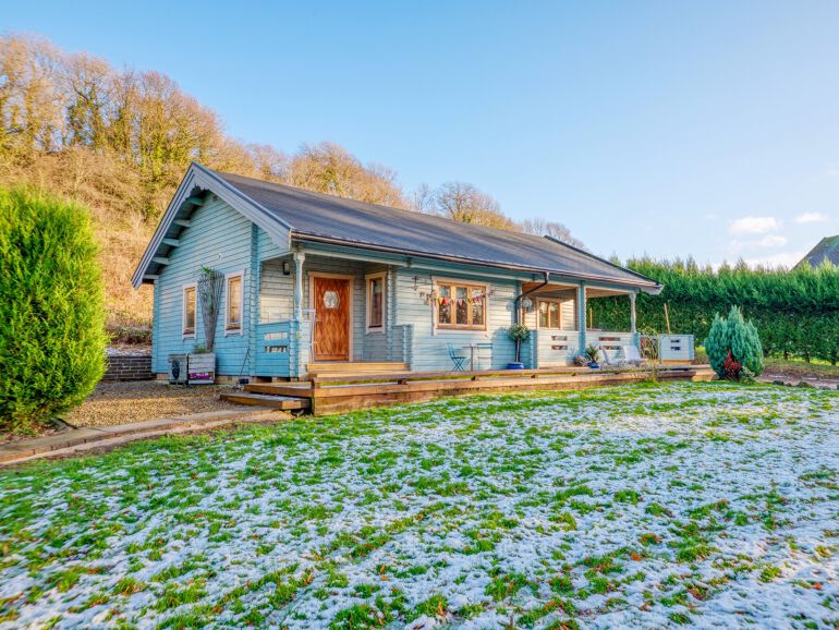 Blue Lodge, Whinstone View, Luxury Log Cabin, Great Ayton