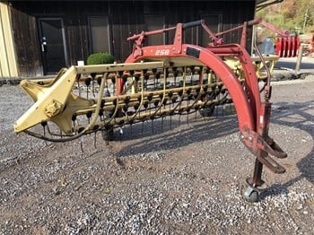New Holland 258 Rake | Crossandsonsfarmequi
