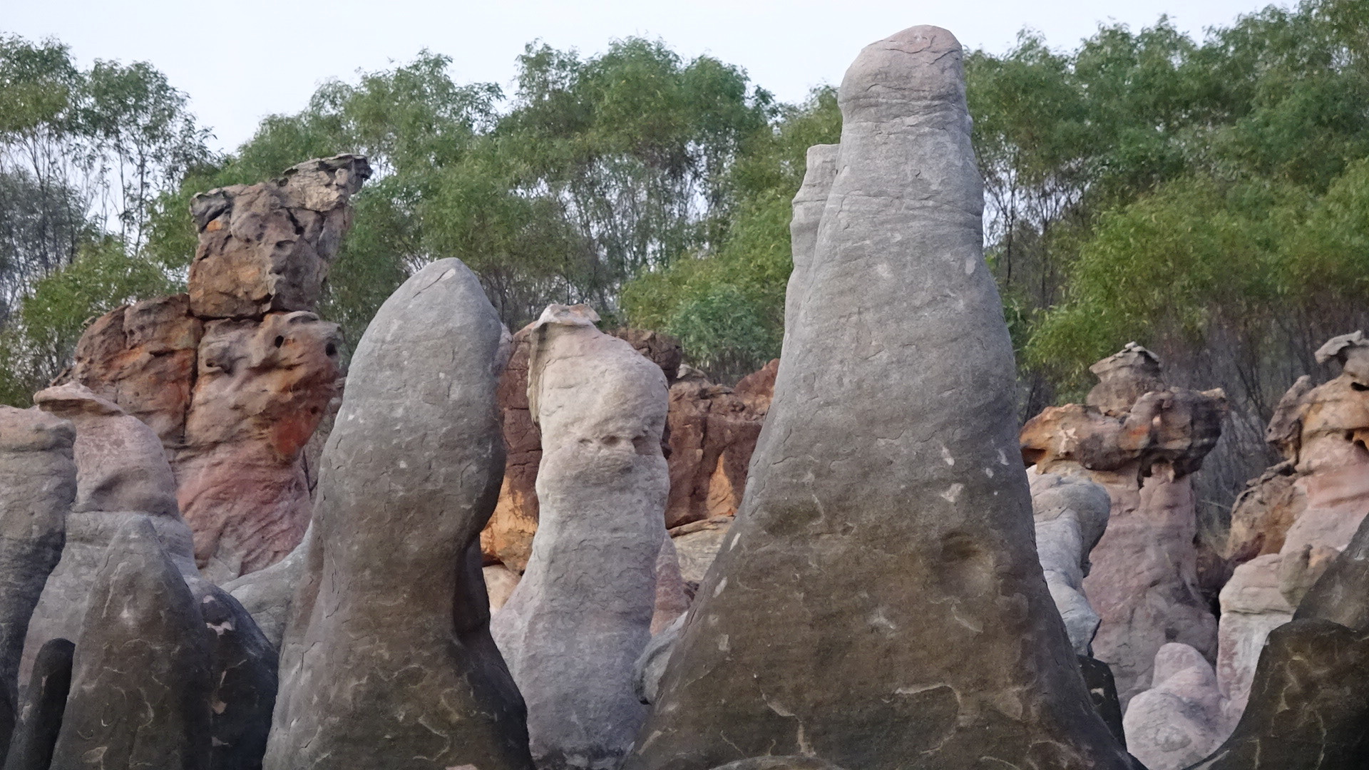 FIERCE STONE WARRIORS & WATERFALLS CRUISE KIMBERLEY ISLANDS