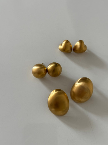 DELPHINE MATTE STUDS | SNA STUDIOS