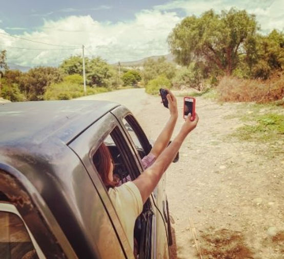 Tips for Boosting Your Cellular Signal in a Vehicle