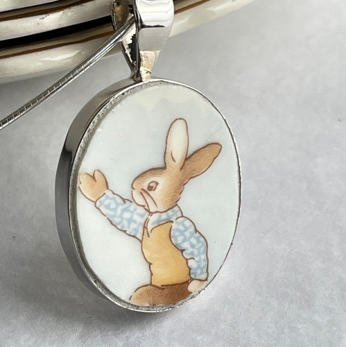 Royal Doulton Bunnykins, 'The Waving Bunny' pattern oval modern china ...