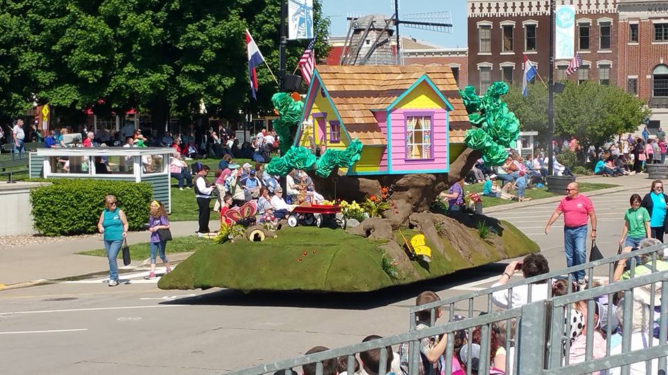 Your Complete Guide to Tulip Time in Pella, Iowa