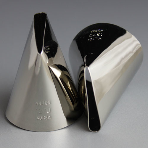 Giant Rose Tip #127D Wilton