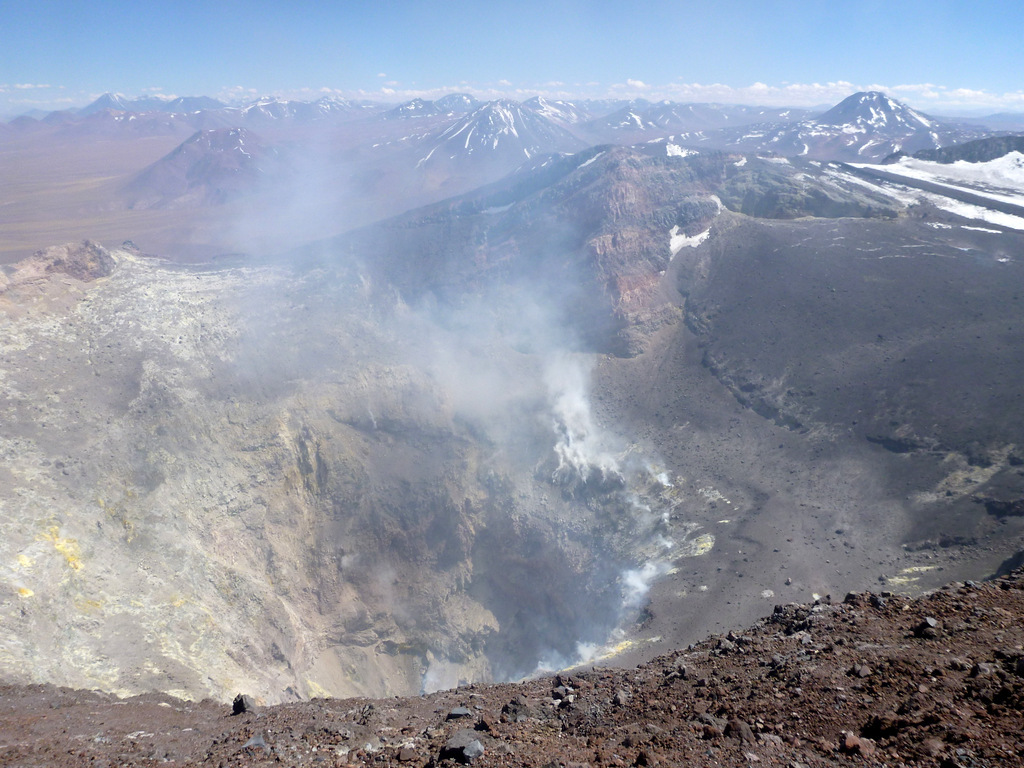 climb Lascar volcano reaching 5640m