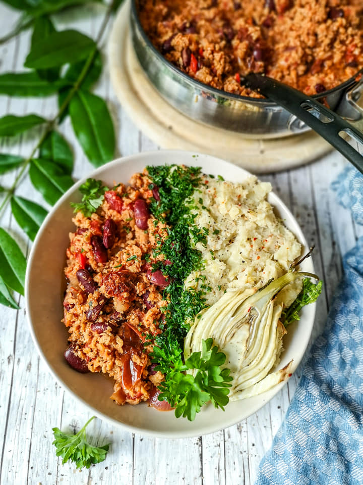 Soja-Hack-Pfanne mit Fenchel-Kartoffel-Püree