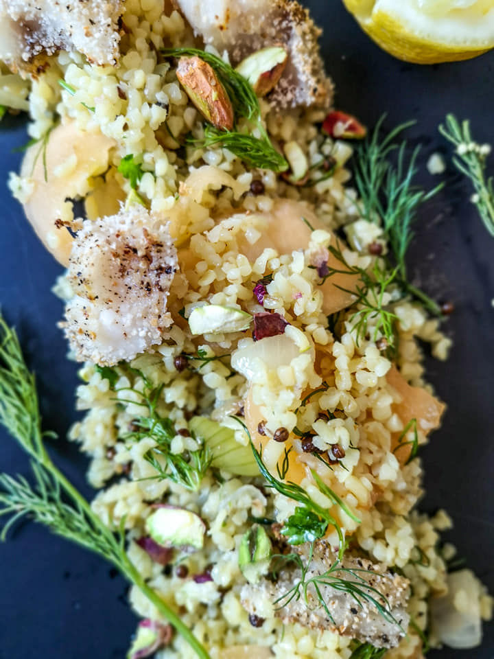 Couscous mit paniertem Fisch