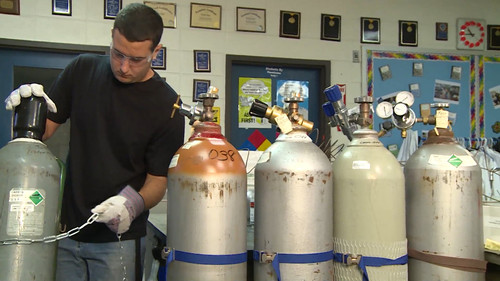 Compressed Gas Cylinders in Construction | Learn Workplace