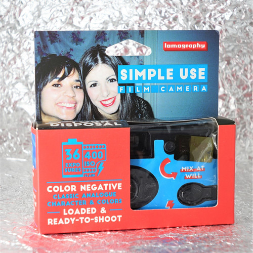 Lomography Simple Use 400 REUSABLE camera | Decisive Moment
