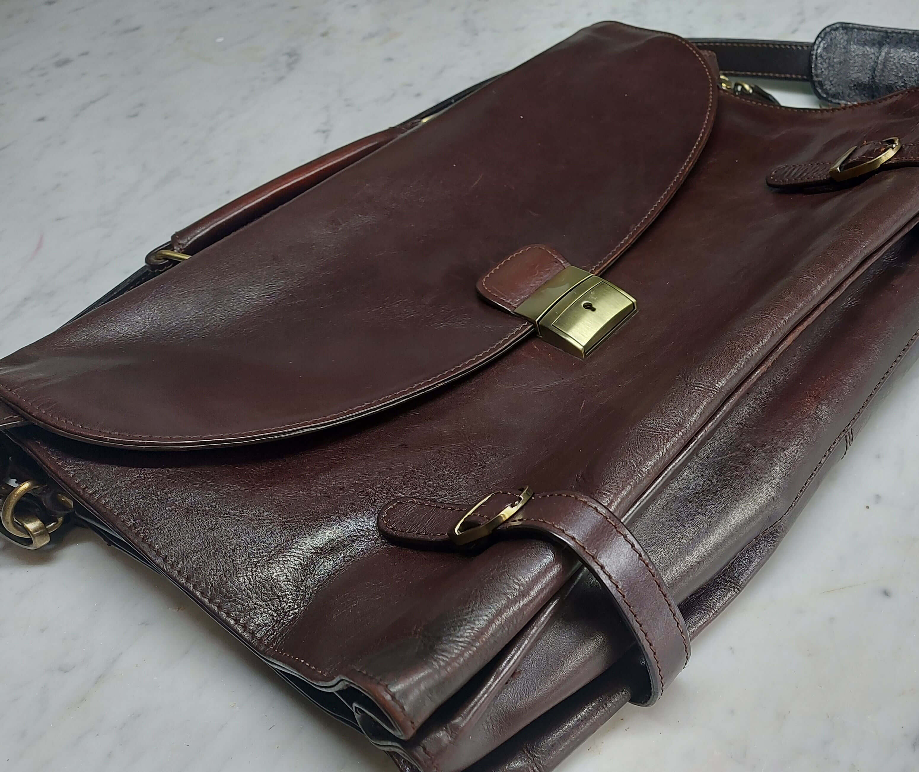 Briefcase tuck lock replacement