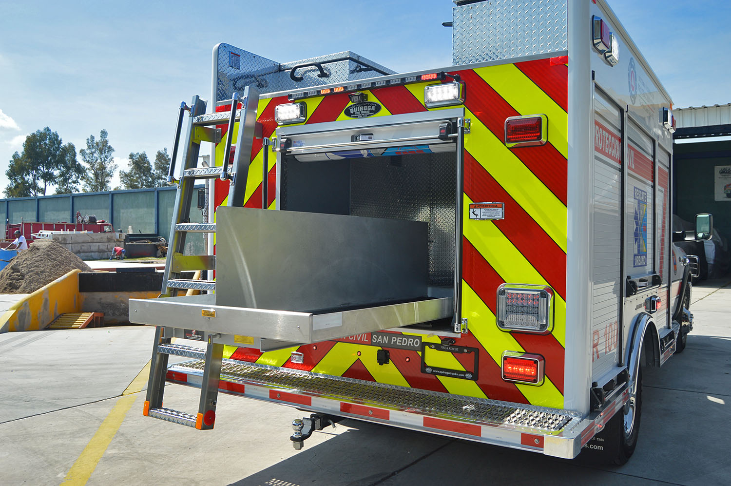 UNIDADES RESCATE & HAZMAT | Quiroga Trucks